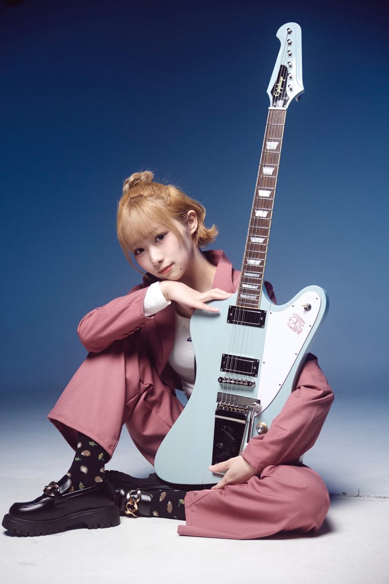ギブソンのアーティスト・サポート・プログラム『Artist Spotlight』に選出された TRiDENTのASAKAが、米国ギブソンの ...